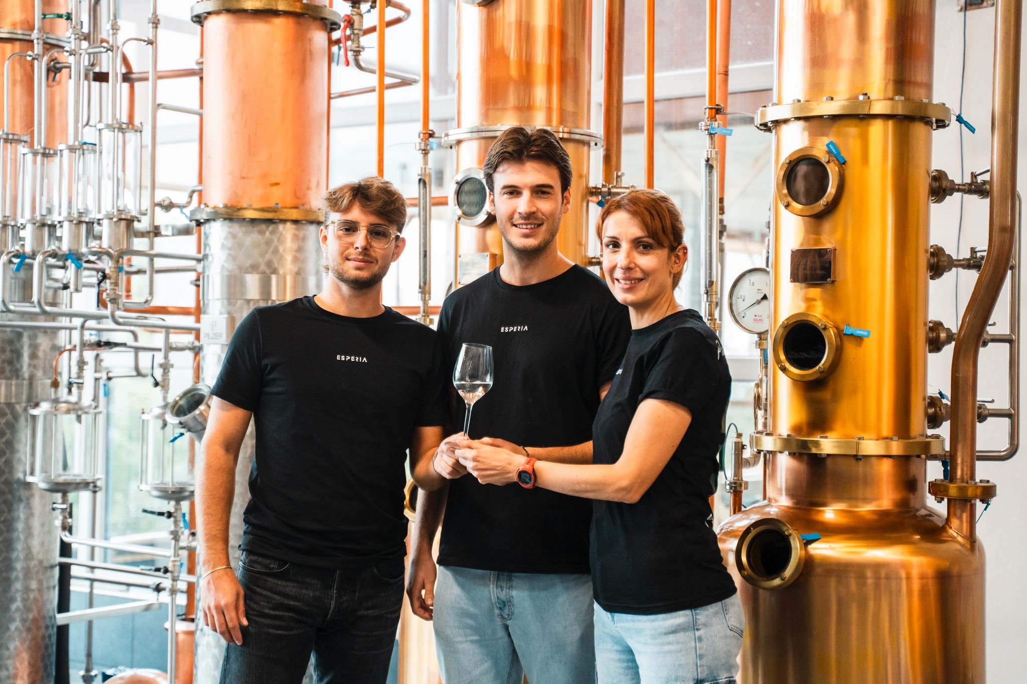 Esperia, un nuovo Rum Italiano: Un Tesoro di Puro Succo di Canna da ...